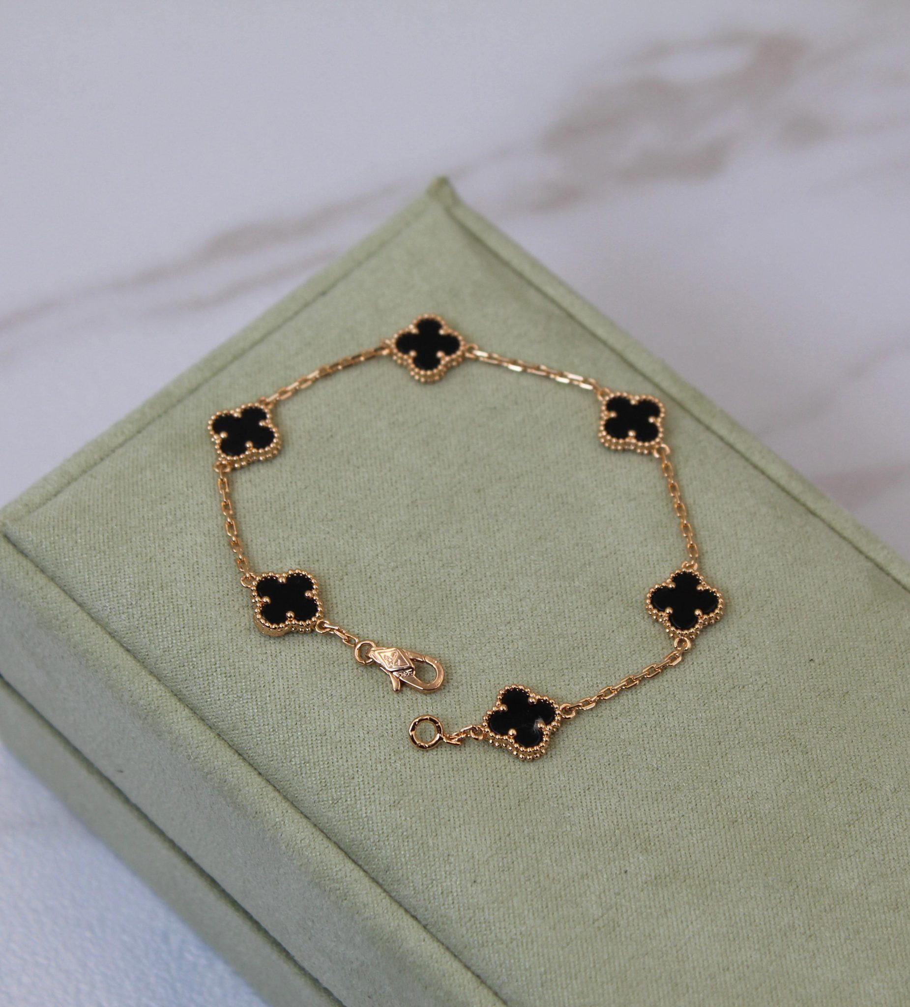 Buy Van Cleef Replica in Dubai at Best Price